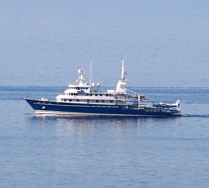 GOLDEN SHADOW Yacht Charter Details, Campbell Shipyard | CHARTERWORLD ...